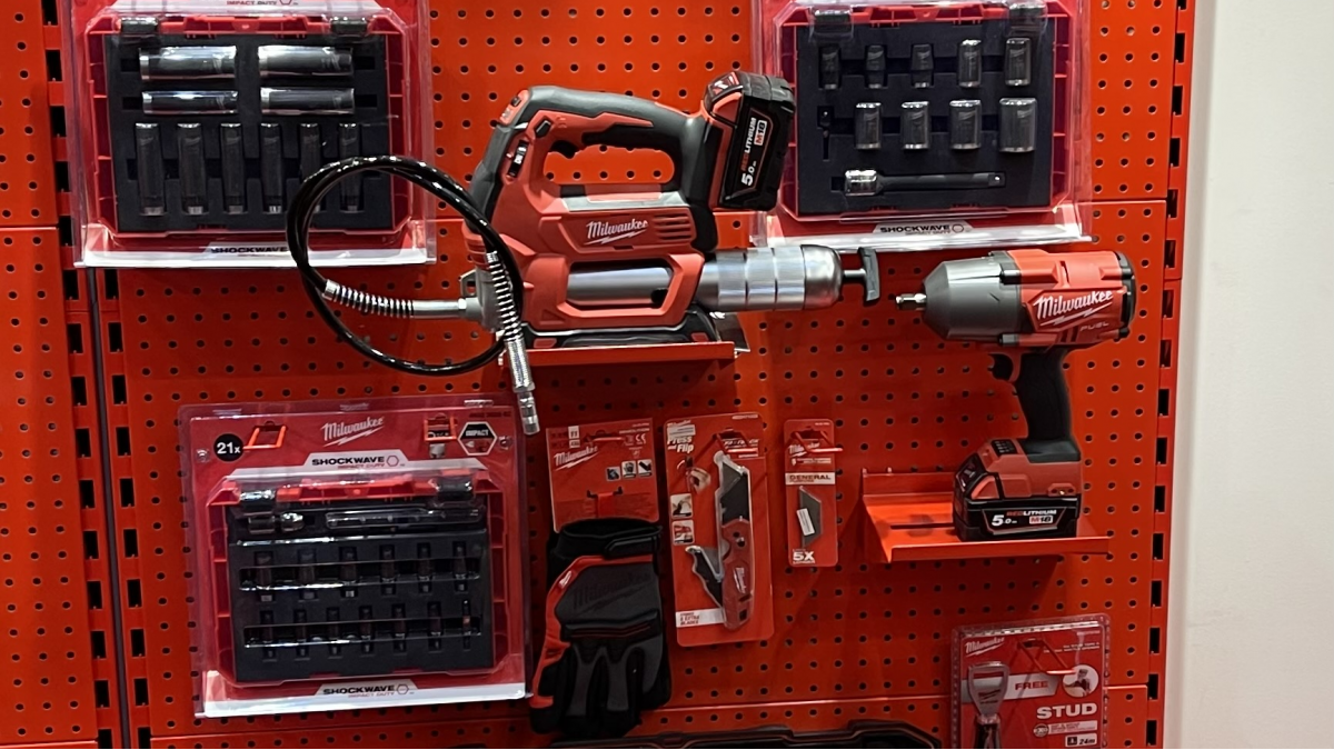 Enter Raffle to Win MILWAUKEE MECHANIC BUNDLE hosted by 99 winners club