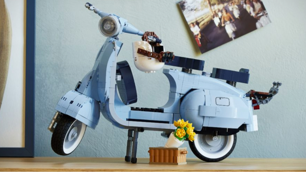 Enter Raffle to Win Lego Vespa 125 hosted by HOBBYTECH