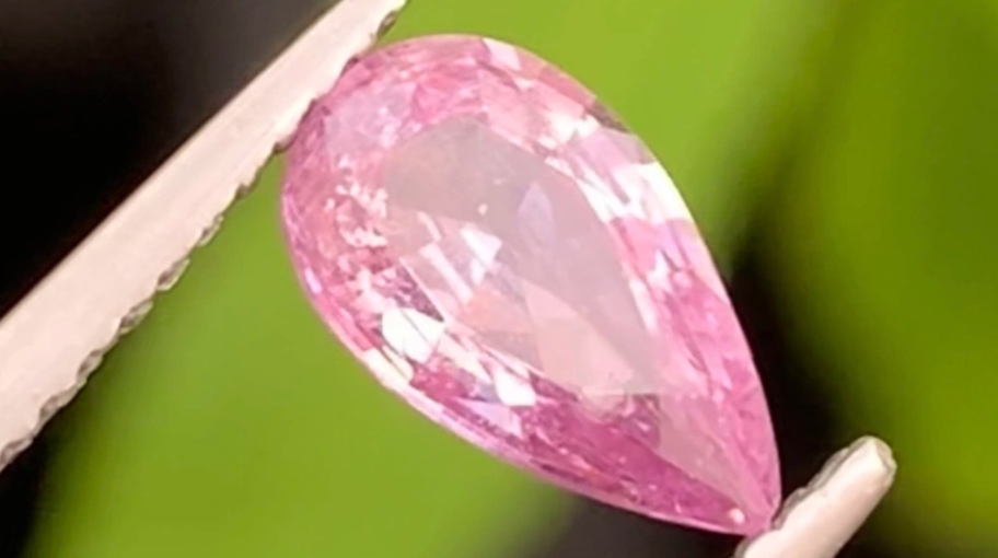 Enter Raffle to Win Zafiro rosa natural de 0,97 quilates, una verdadera ...