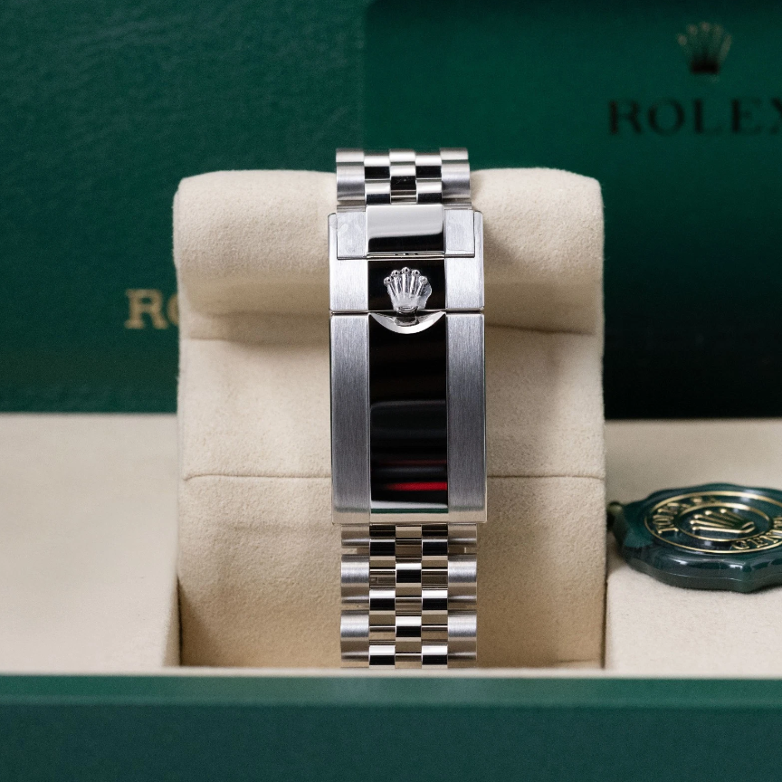 Enter Raffle to Win Rolex GMT-Master II Ref: 126710GRNR hosted by Grand ...